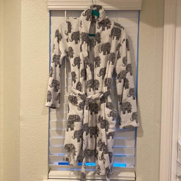 loungeLife | Intimates & Sleepwear | Elephant Robe | Poshmark